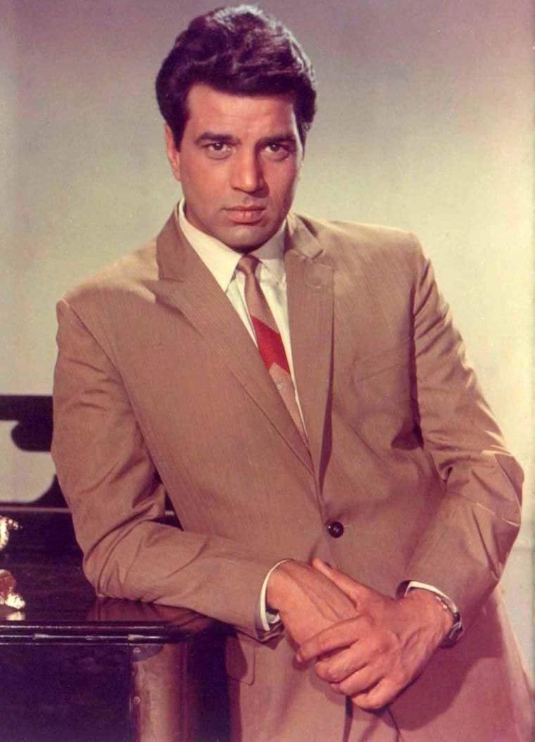 Dharmendra’s Life in Pictures: From Young Heartthrob to Bollywood Legend