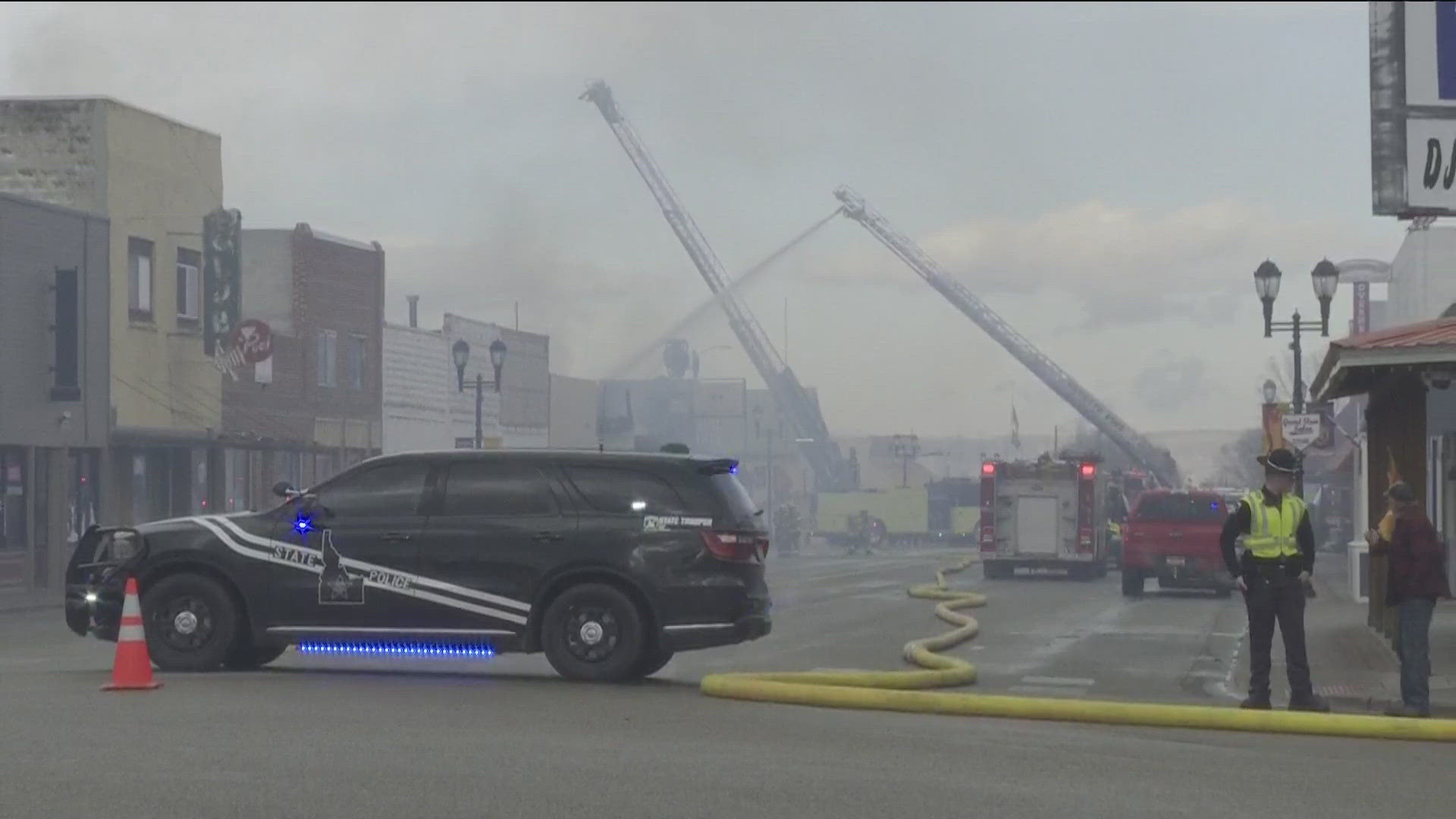 Fire in New Plymouth forces closure of U.S. Highway 30