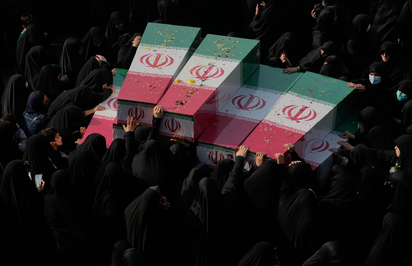 Photos show mourners in Tehran honoring the unknown soldiers killed in ...