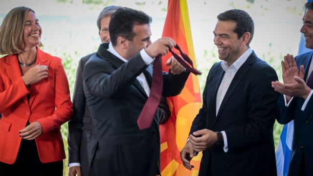 "Πρόεδρε, θα πέσουμε για ένα κωλοόνομα;" - Τι γράφει ο Τσίπρας στην ...