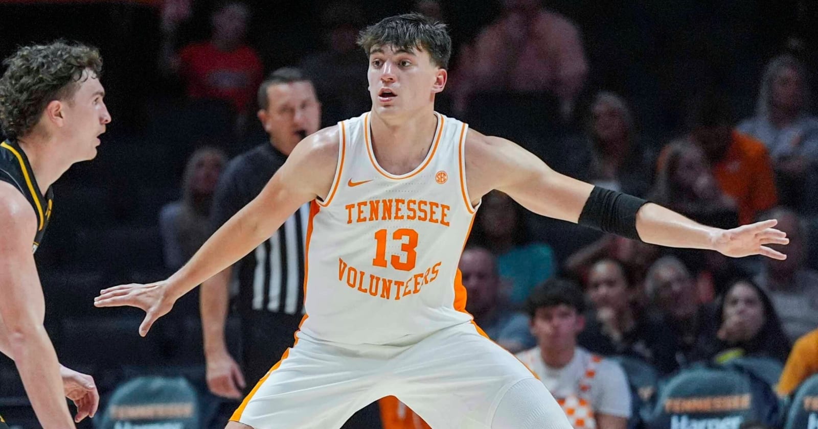 Tennessee Basketball updates the status of Bishop Boswell, JP Estrella ...