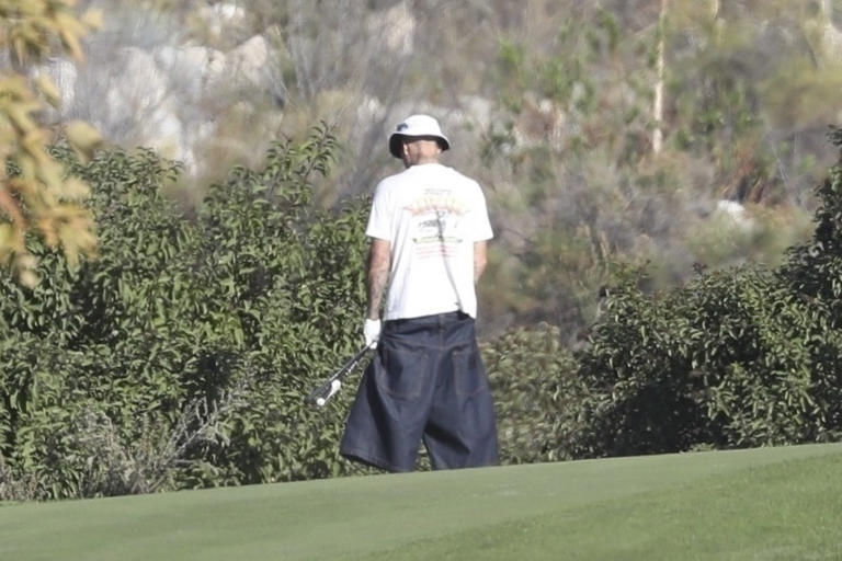 Justin Bieber Caught Peeing In Golf Course Bushes After Sipping On Beer