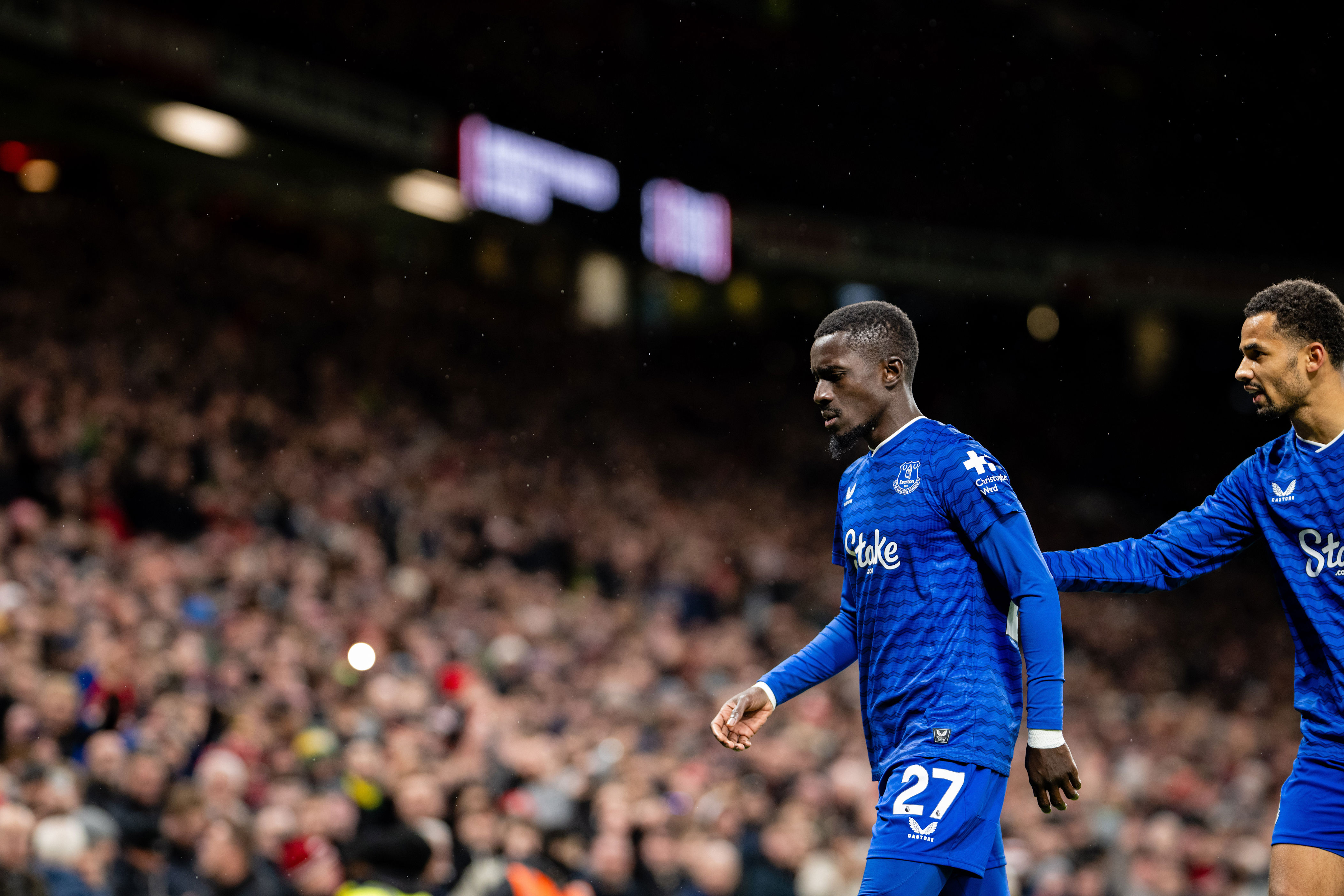 Moyes ‘quite likes’ infighting as Gueye sent off for hitting team-mate