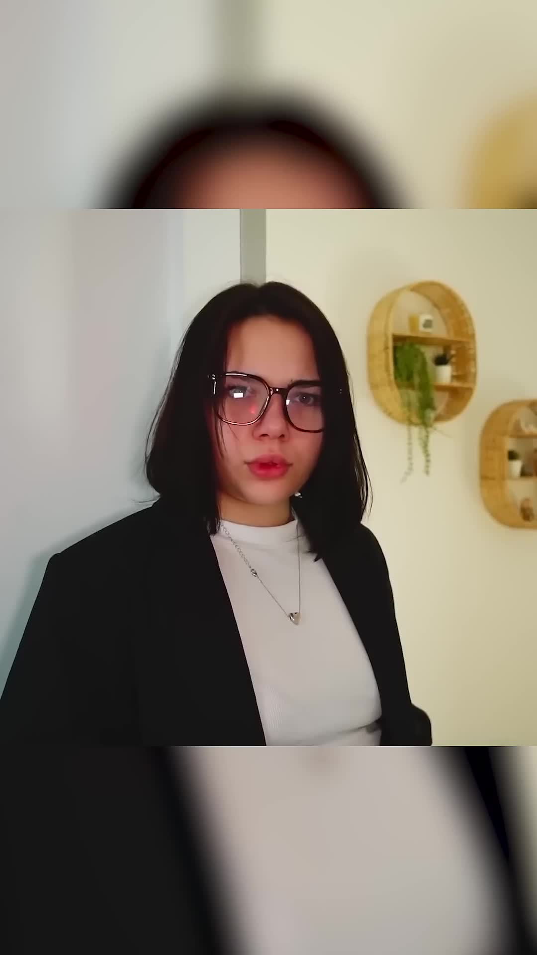 La méchante maman d'Amelka la cherche dans son rêve 😈👩‍👧💤#shorts # ...