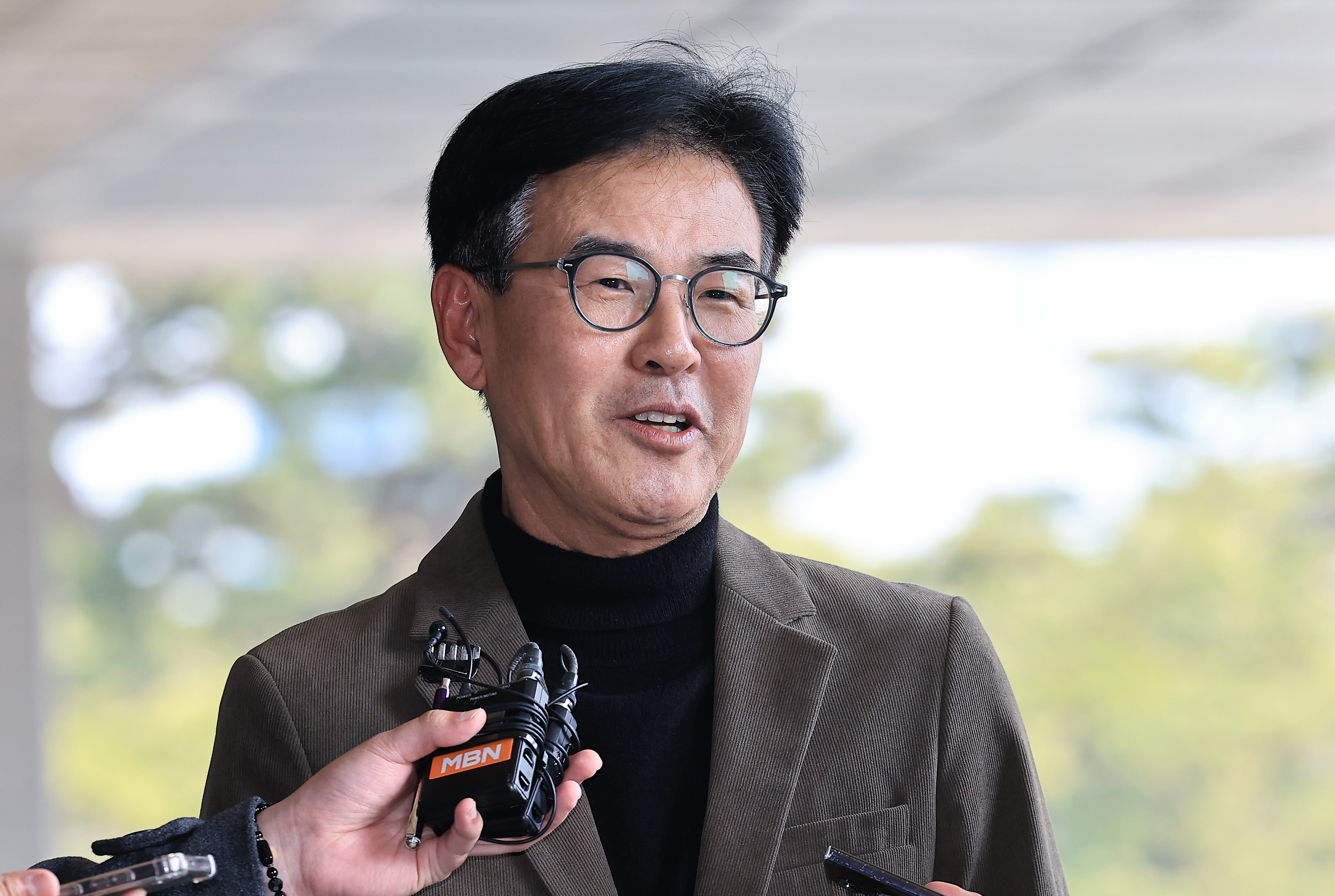 Kang Cheol-won, Kim Han-jeong Deny Covering Poll Costs