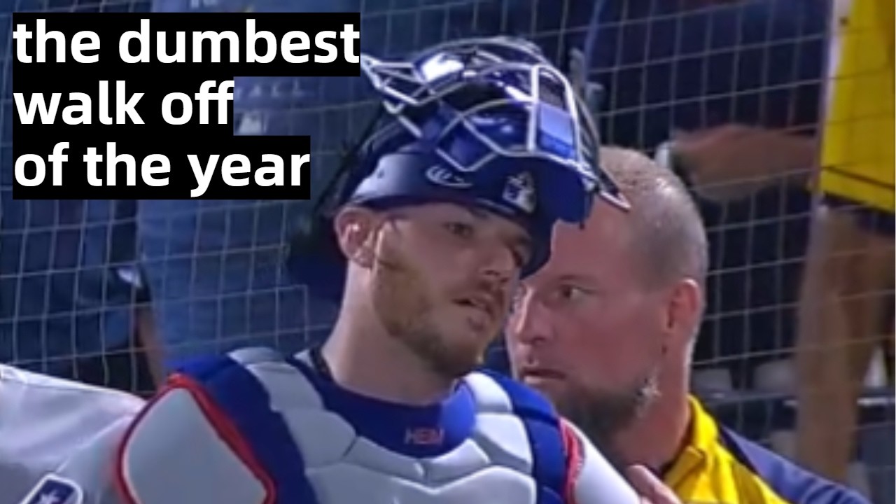 We just saw one of the dumbest plays you'll ever see on an MLB field ...