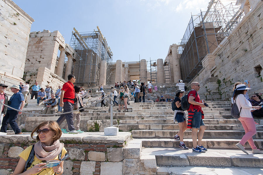 Tourists are changing how they carry their bags after learning which ...