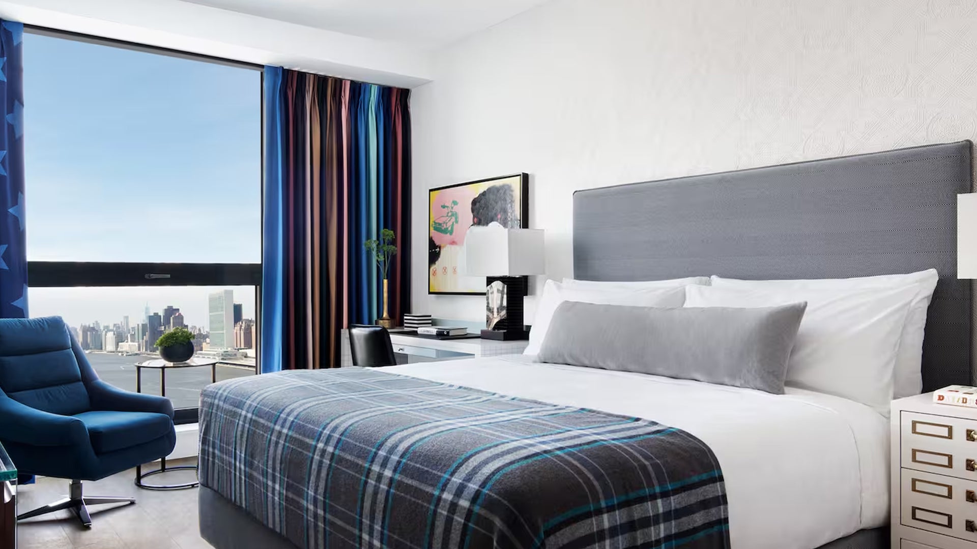 Graduate New York Shuts Down Suddenly, and All Reservations Have Been ...