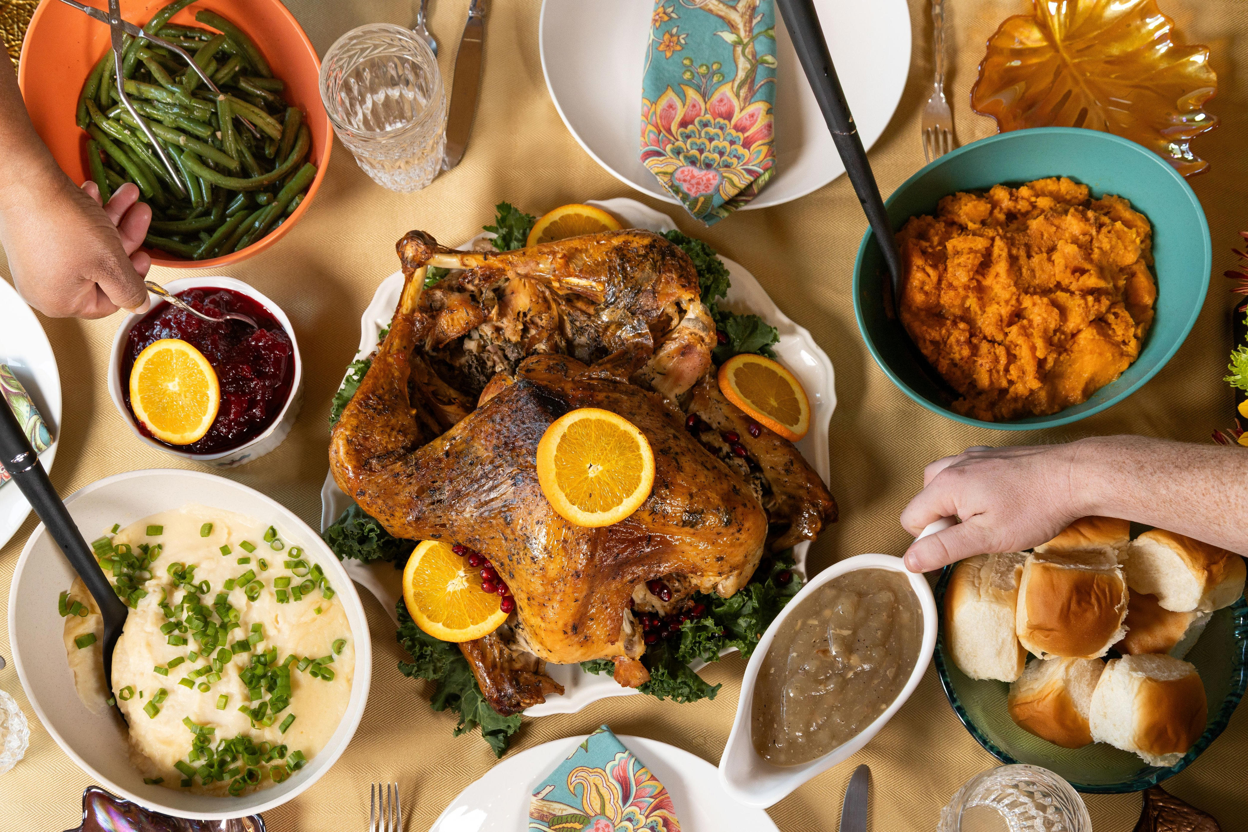 Which fast food chains, restaurants are open on Thanksgiving?