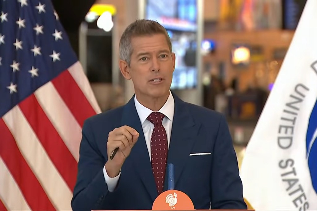 Sean Duffy urges passengers to dress better, be more polite while ...