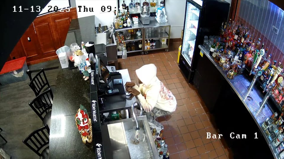 Surveillance video catches thief dodging employees as he tries to rob ...