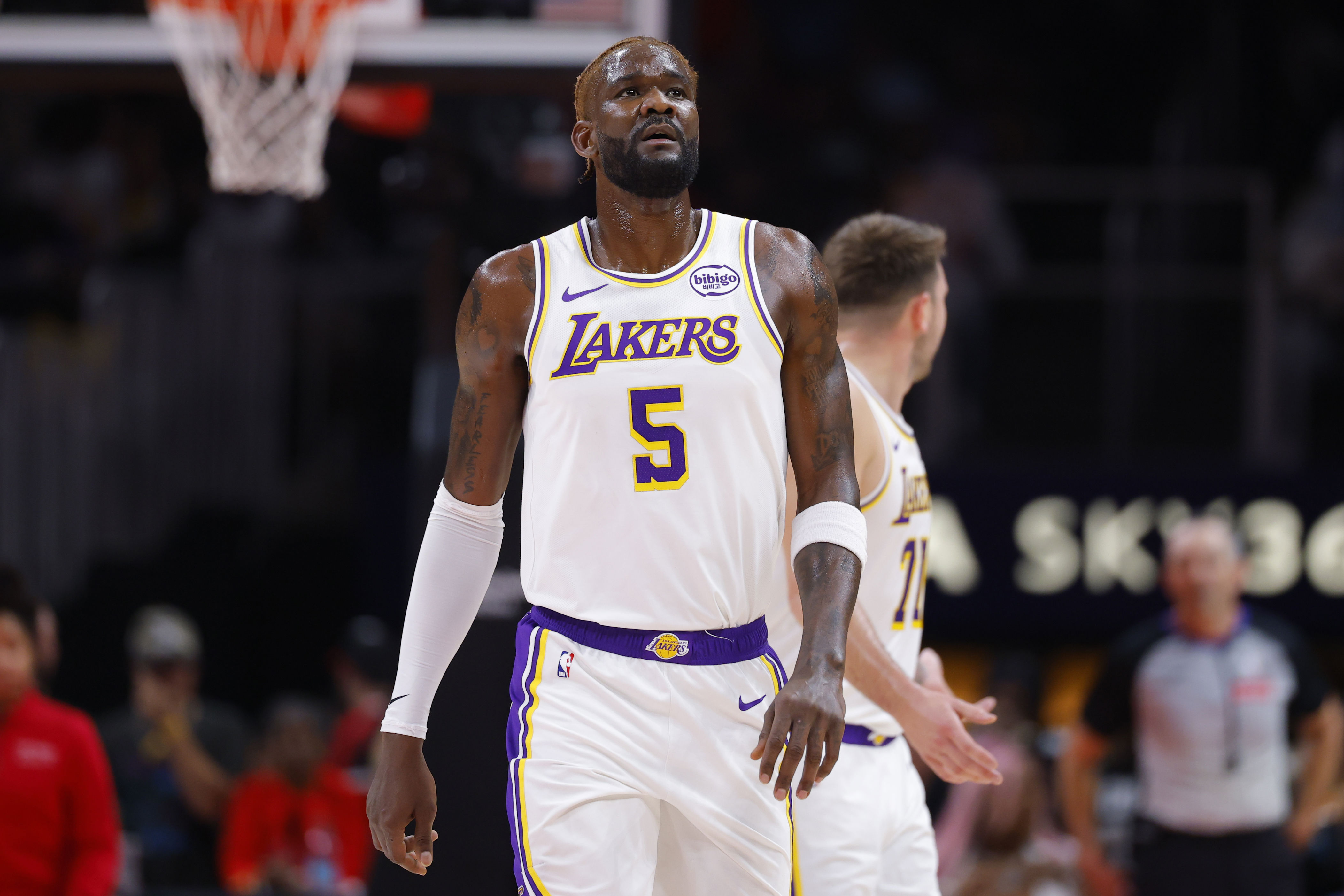 Deandre Ayton out vs. Clippers with right knee contusion