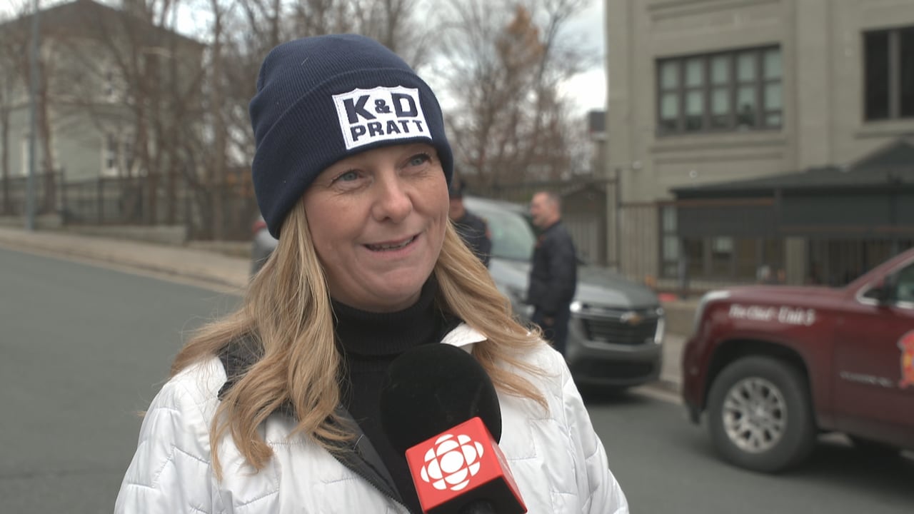 Christmas Miracles fills hundreds of gift bags with essentials — and ...