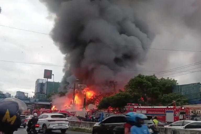 Fire hits residential area in Mindanao Avenue, Quezon City