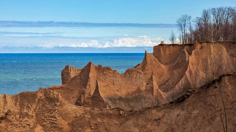 Soak In Beautiful Lakeside Views On This Scenic Road Trip Along The ...