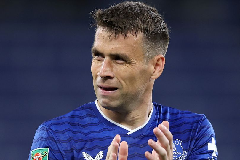 Everton line-up for Man Utd clash confirmed as Seamus Coleman returns ...