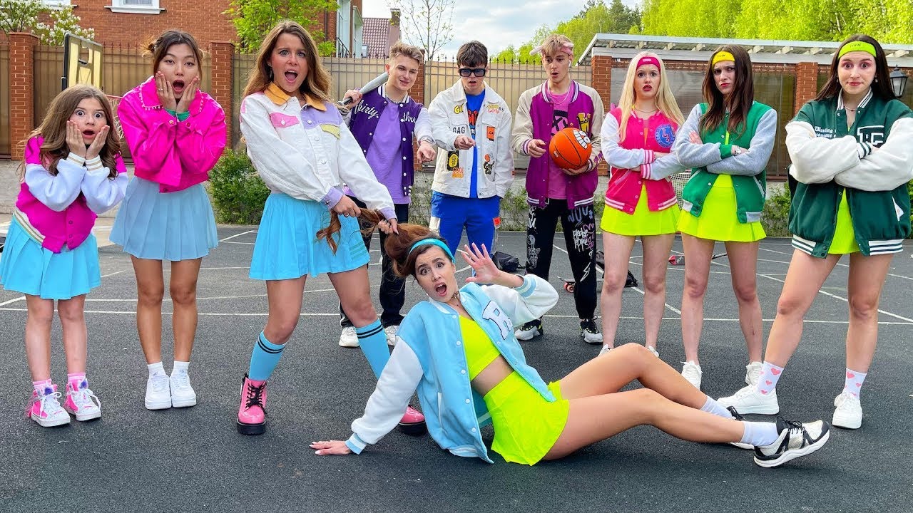 Problèmes et punitions sur le campus Le professeur Max frappe fort!