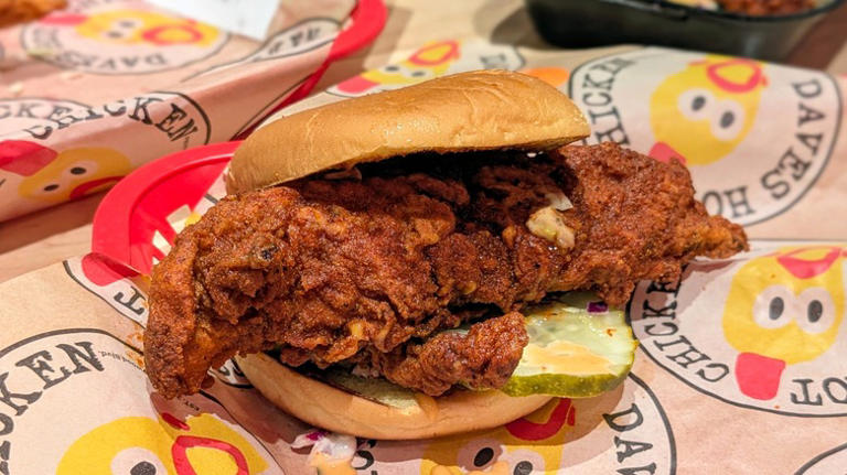 8 Dave's Hot Chicken Menu Items To Order And 6 To Skip Completely