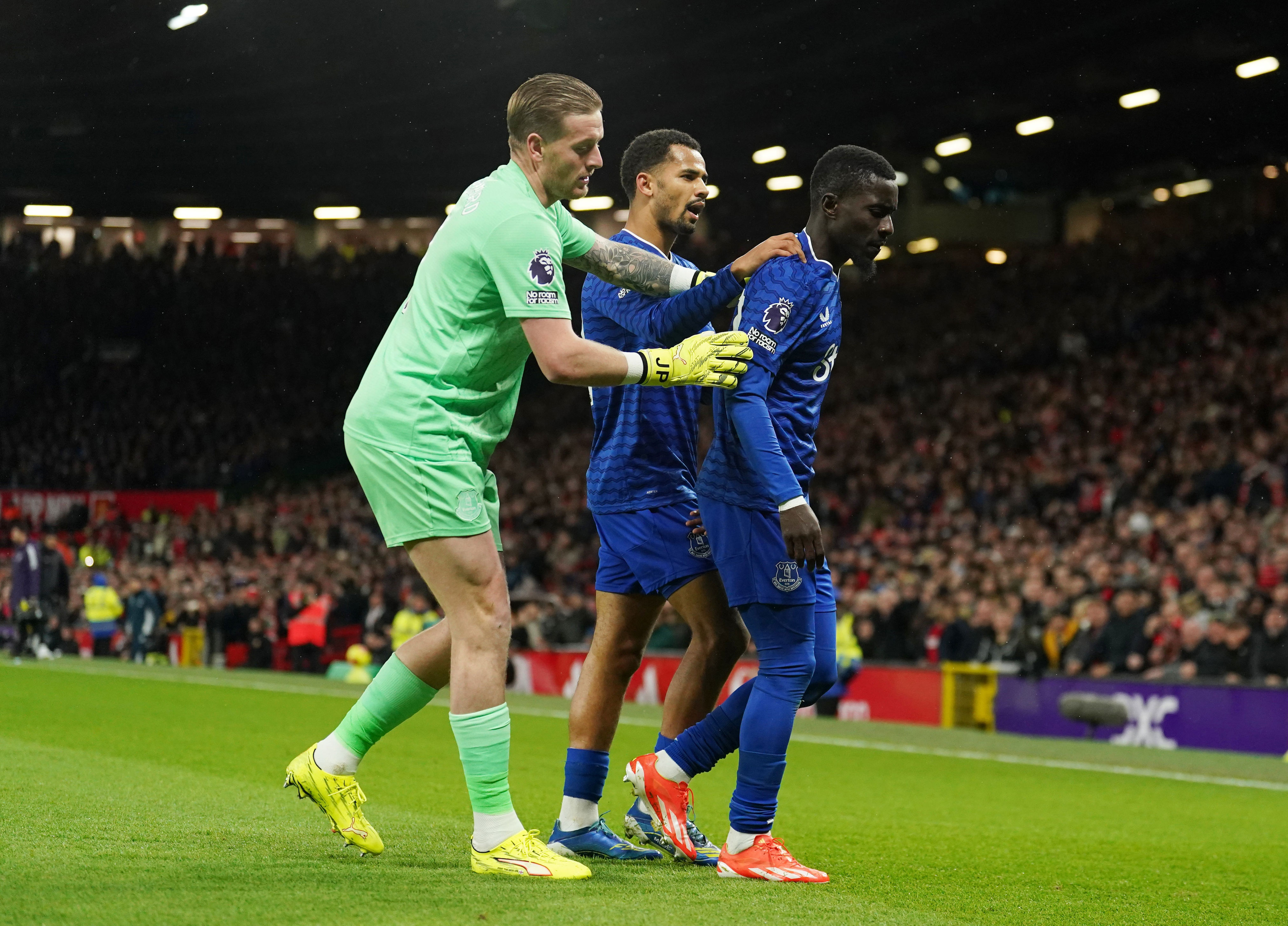 Moyes ‘quite likes’ infighting as Gueye sent off for hitting team-mate