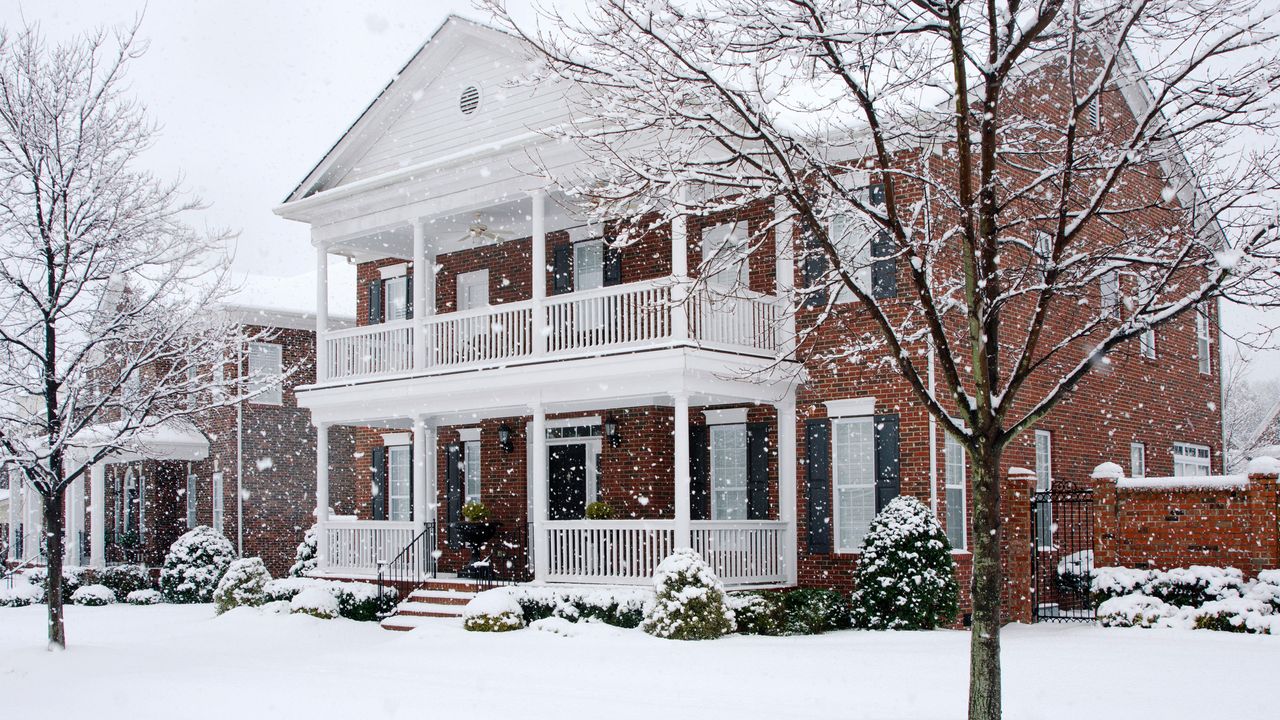 After snowfall, act fast on 3 ice dam warning signs on your roof to ...