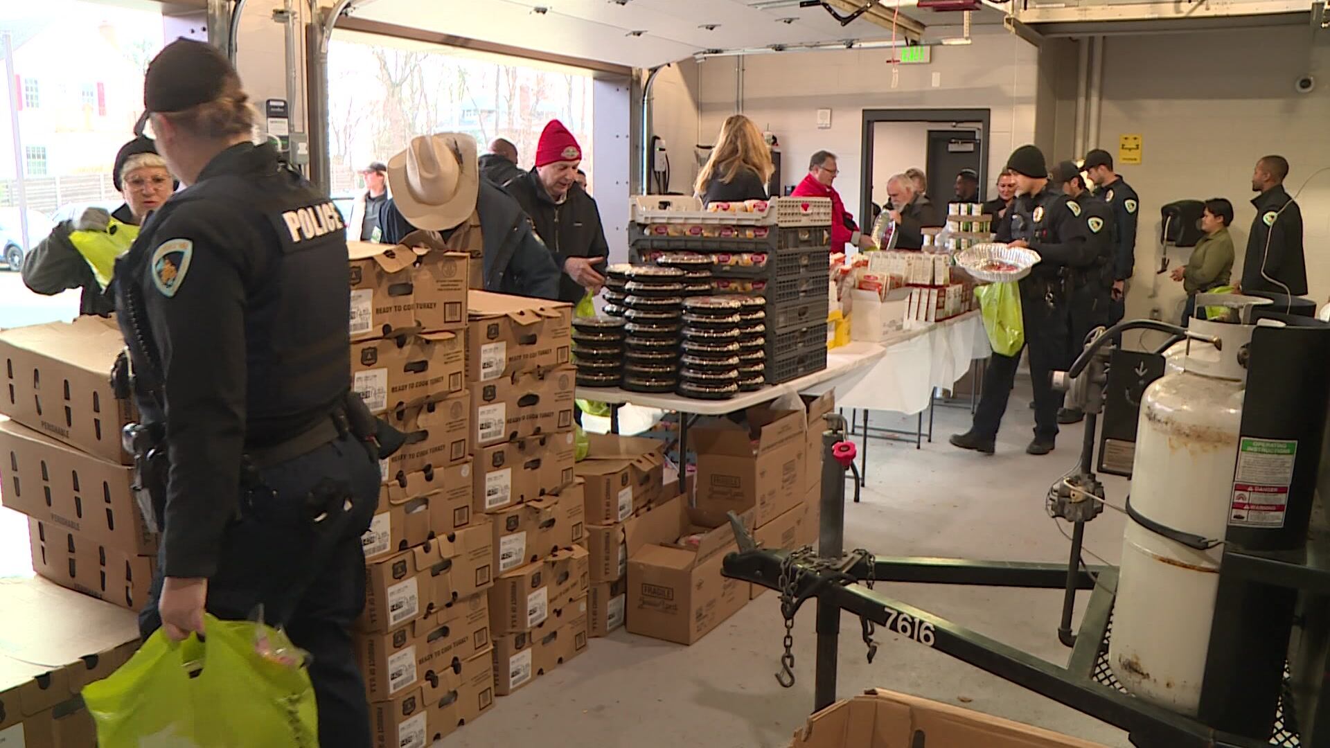 Madison police distribute Thanksgiving meals through outreach program