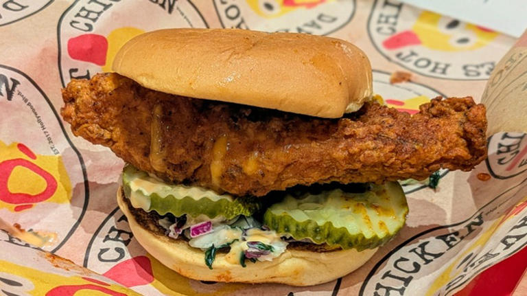 8 Dave's Hot Chicken Menu Items To Order And 6 To Skip Completely
