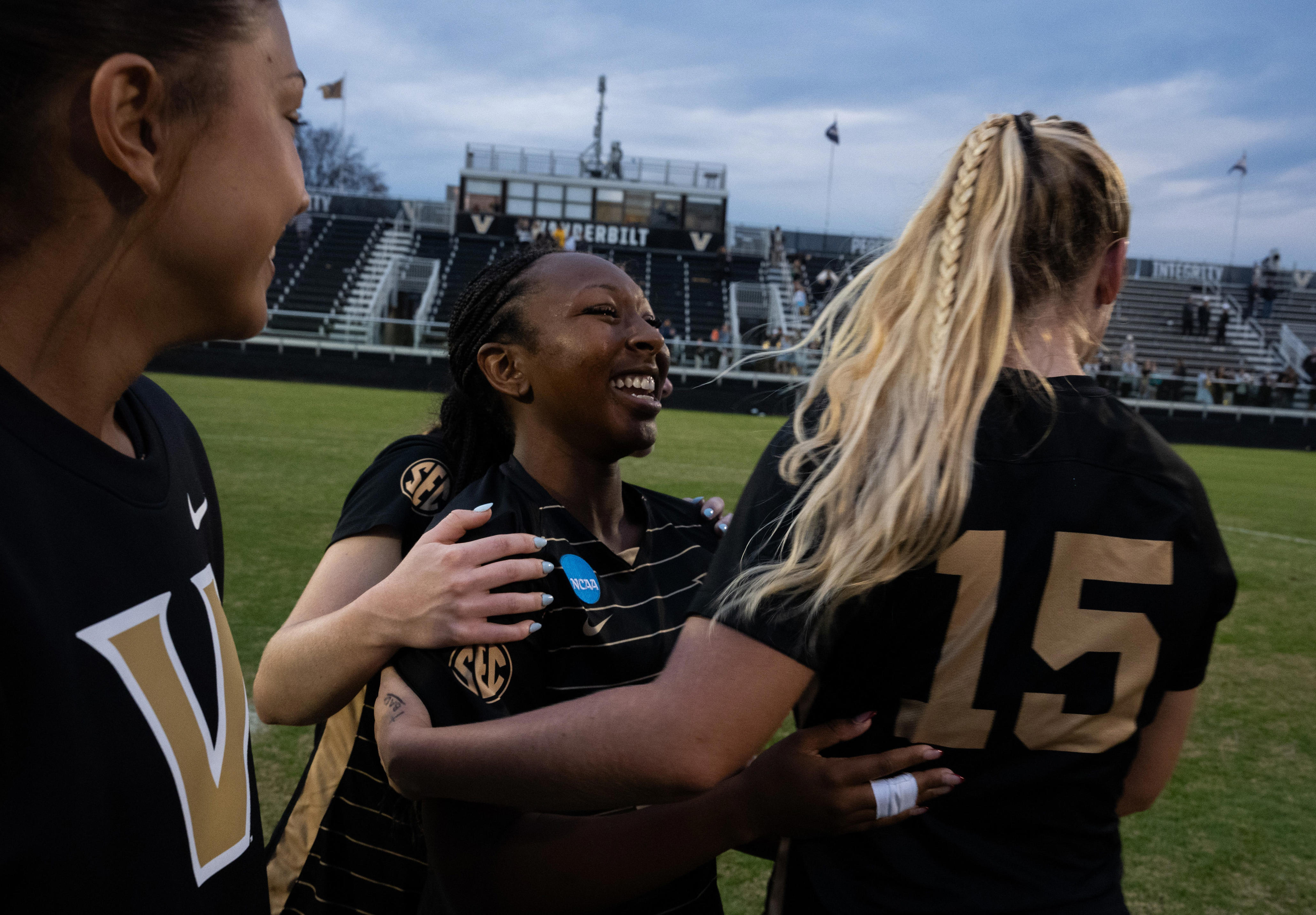 Women's soccer NCAA tournament Elite Eight scores, live updates, schedule