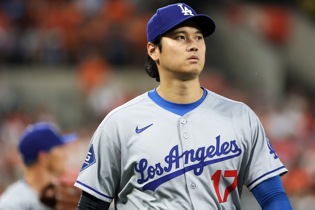 Record $3M sale for Ohtani's gold logoman card