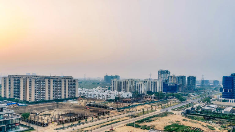 Lucknow weather latest forecast: Cold morning, smog and poor air ...