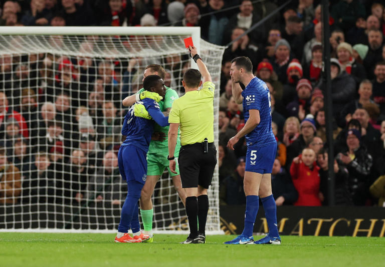 Moyes ‘quite likes’ infighting as Gueye sent off for hitting team-mate