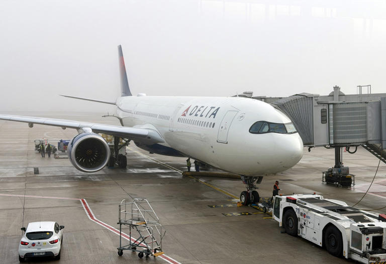 Delta Air Lines Makes Major Move Before Thanksgiving