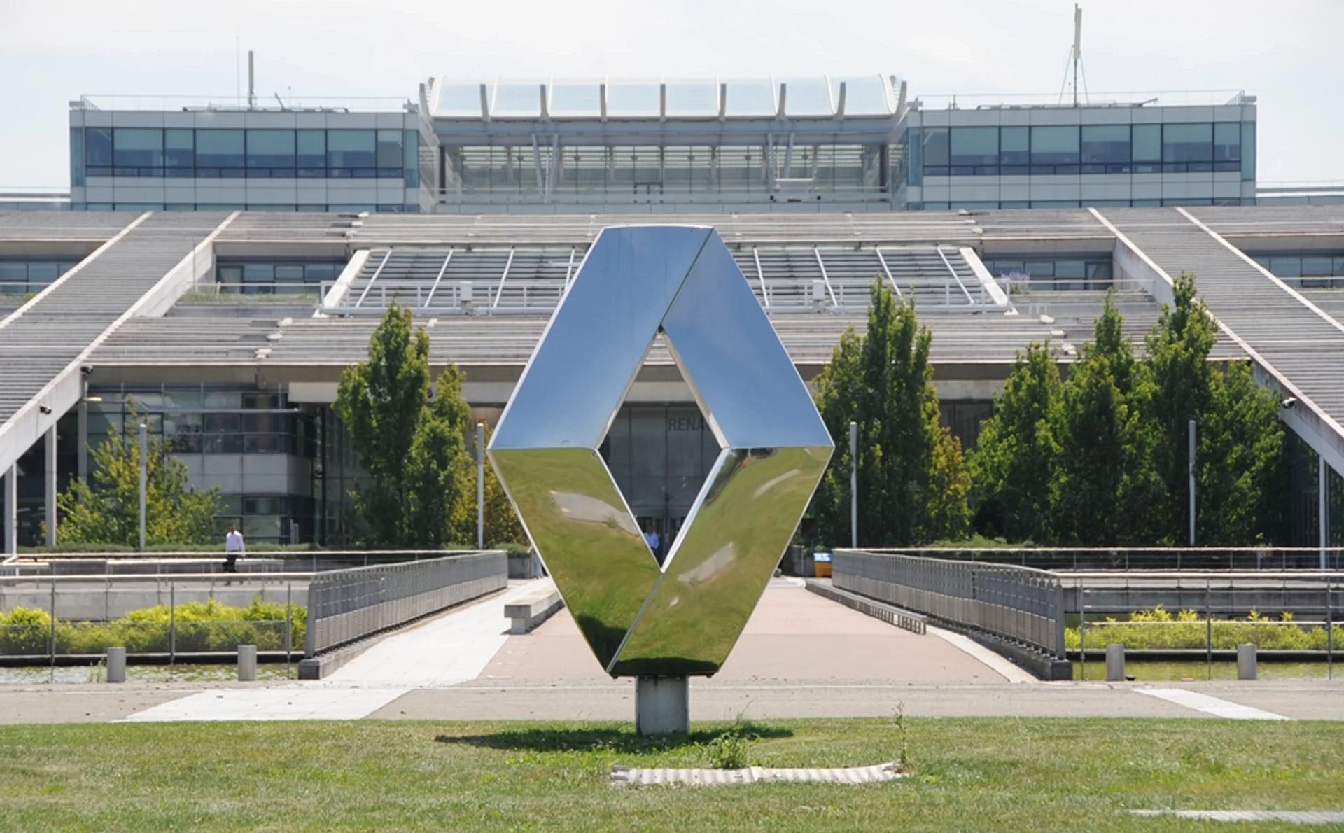 Le nouveau patron de Renault met les choses au clair sur les voitures ...
