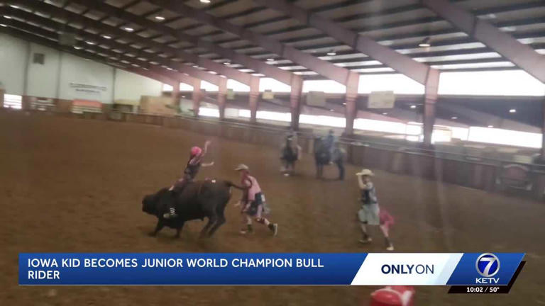 Young bull rider from Iowa wins World Championship