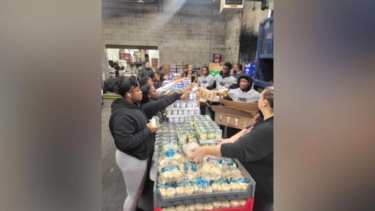 Hayti Football Team and Cheerleaders give back to the community