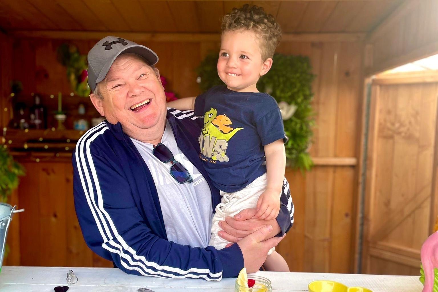 A Wigan grandad battling an incurable brain tumour is inspiring a ...