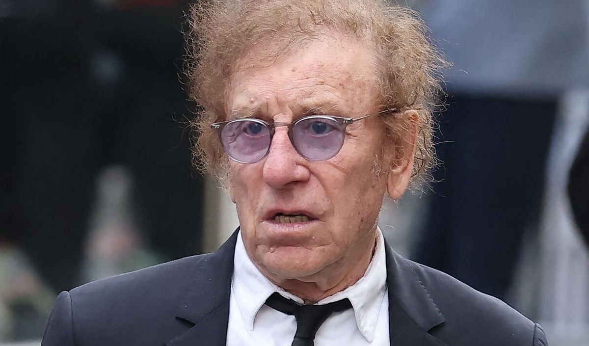 Décoration minimale, papier peint vieillissant... dans l'appartement ...