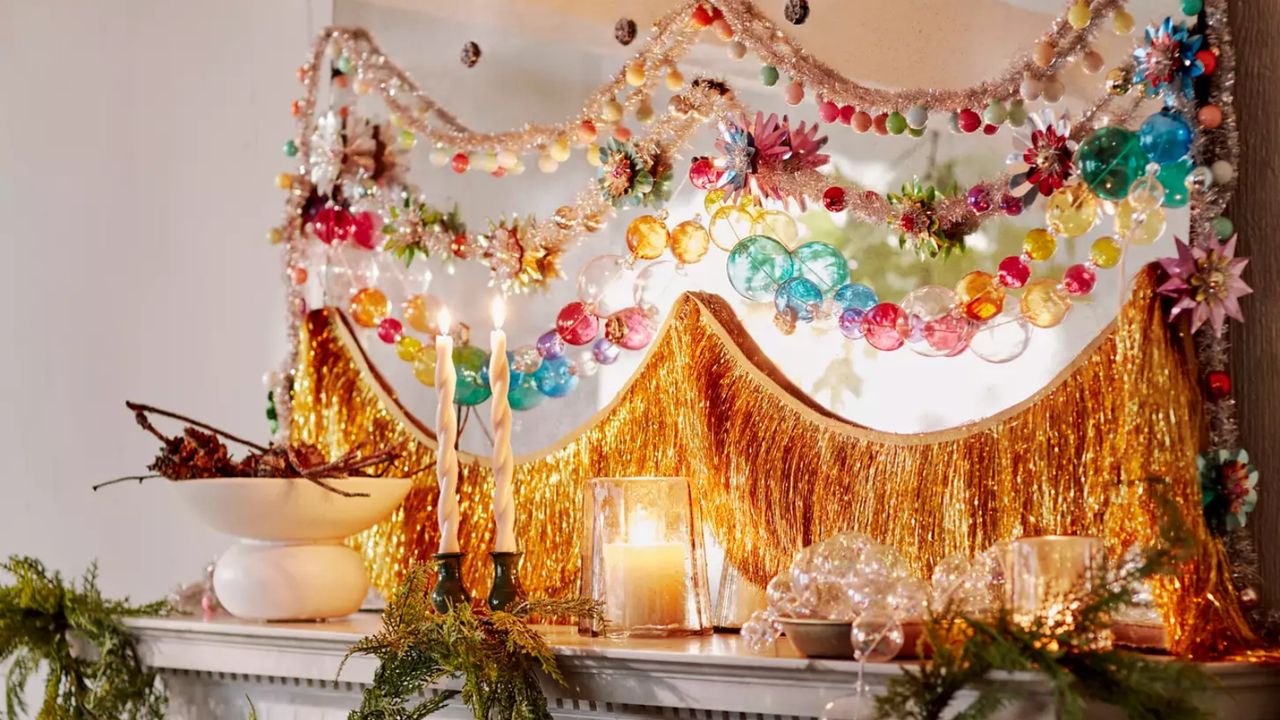 Tinsel? In 2025? This Retro Christmas Decor Detail Is Back, and We Know ...