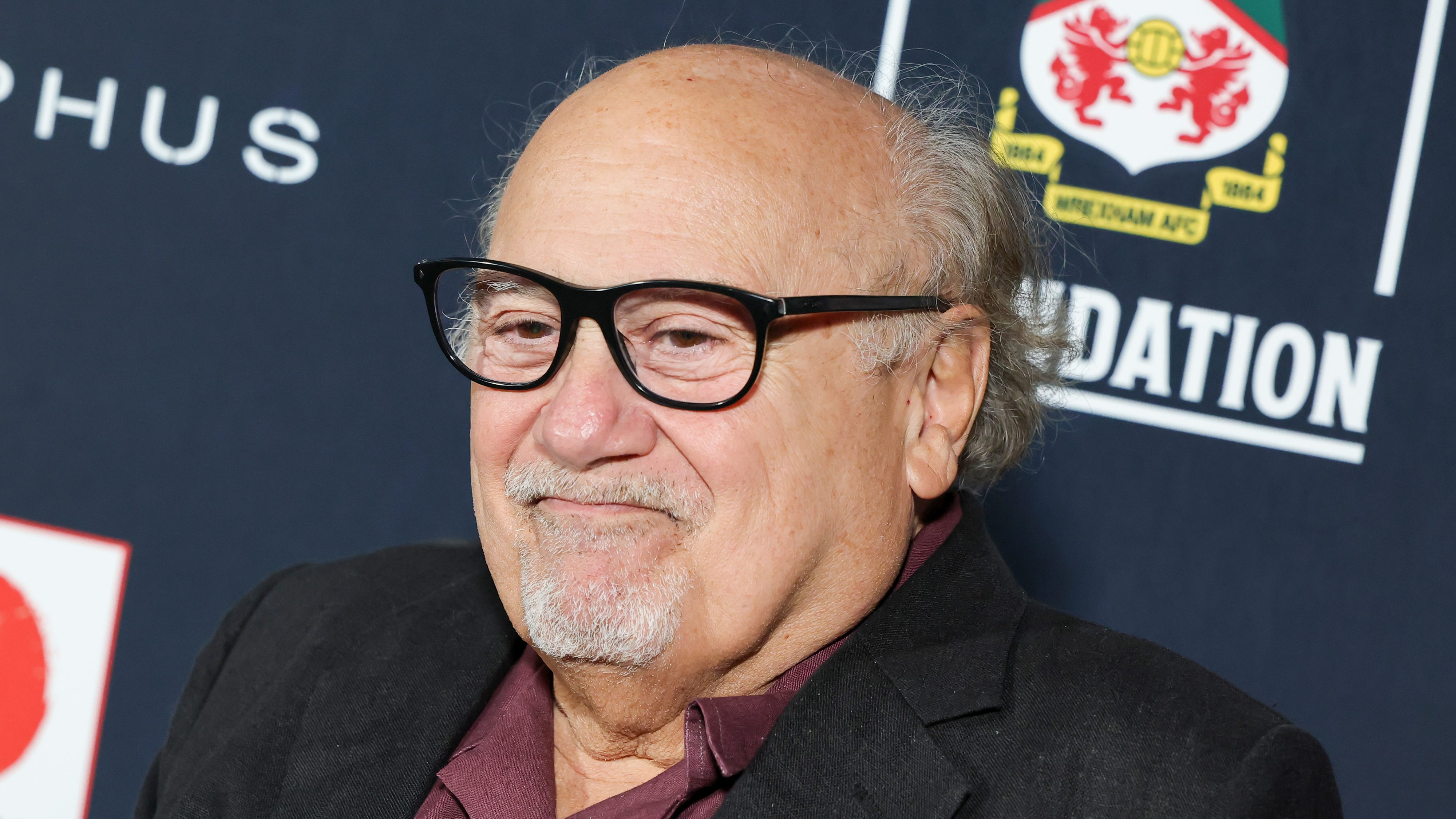 Danny DeVito se vuelve viral por conducir a exceso de velocidad en ...