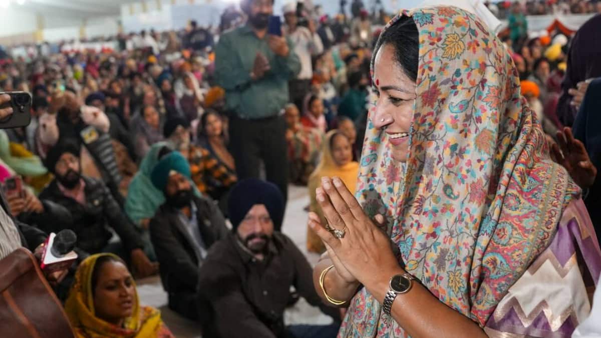 Guru Tegh Bahadur Martyrdom Day: Delhi CM Rekha Gupta Flags Off ‘Dhwaj Yatra’ From Sis Ganj ...