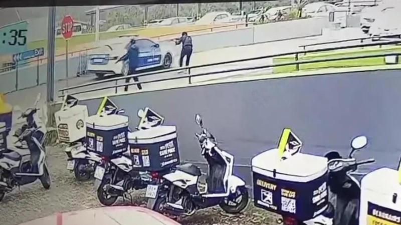 Viral footage of Metro Police 'ignoring' armed gang at Durban mall ...