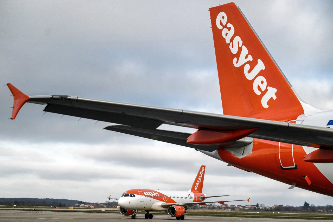 EasyJet pretax loss widens despite increase in passenger numbers, revenue