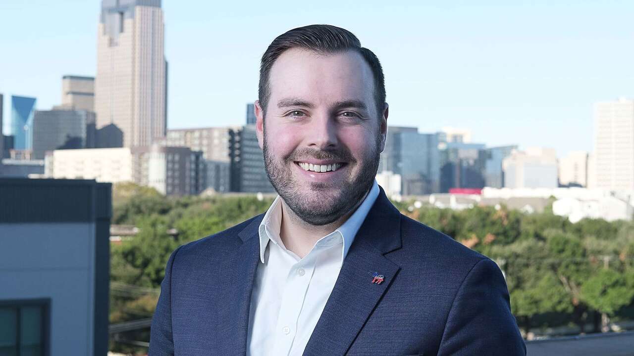 Texas Democratic Party Chair belts out rendition of classic record