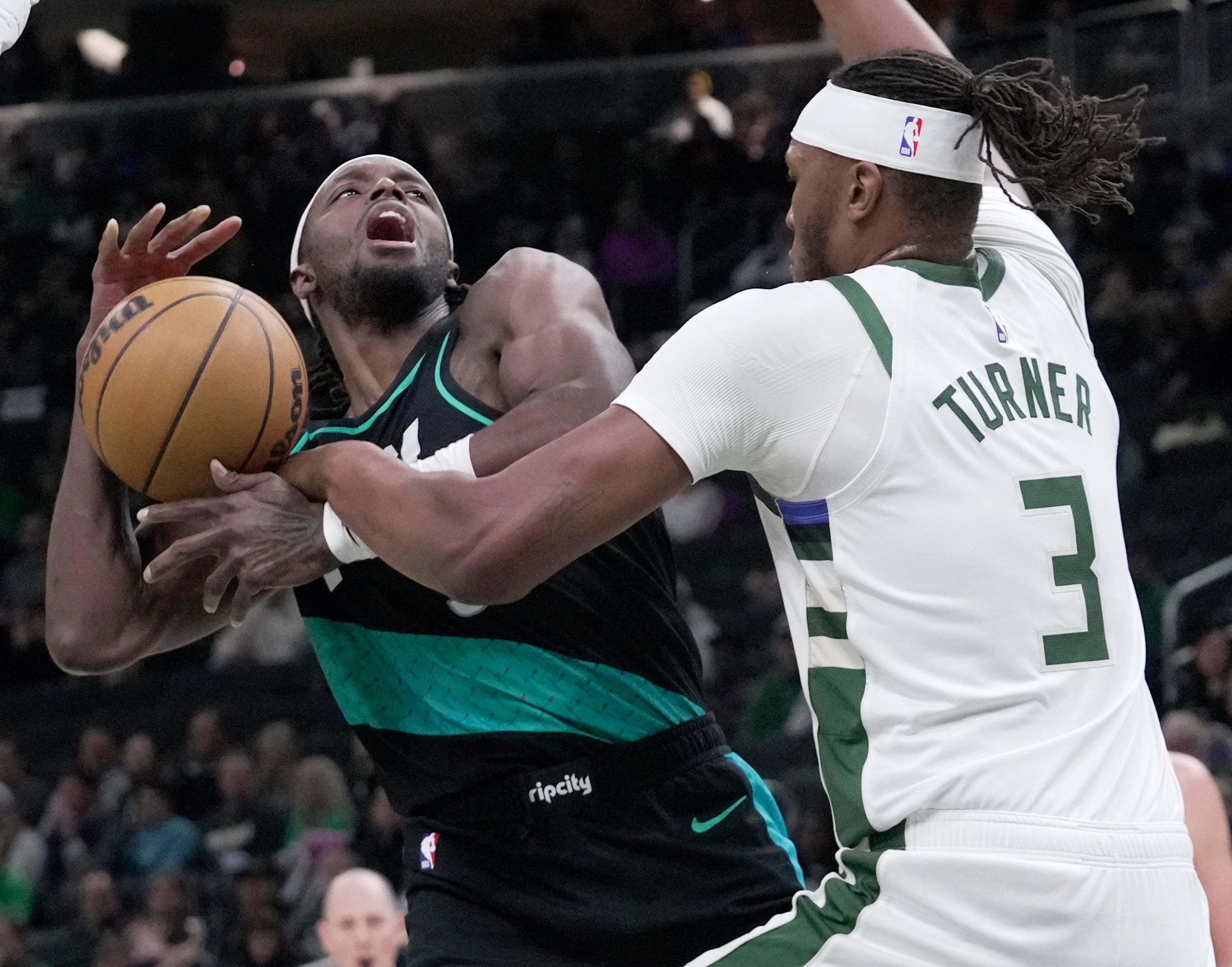Bucks continue to spiral without Giannis, losing fifth straight game ...
