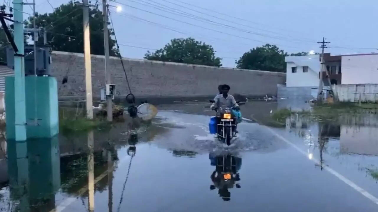 Tamil Nadu braces for Cyclone Senyar: Are schools shut on Nov 25? Heavy ...