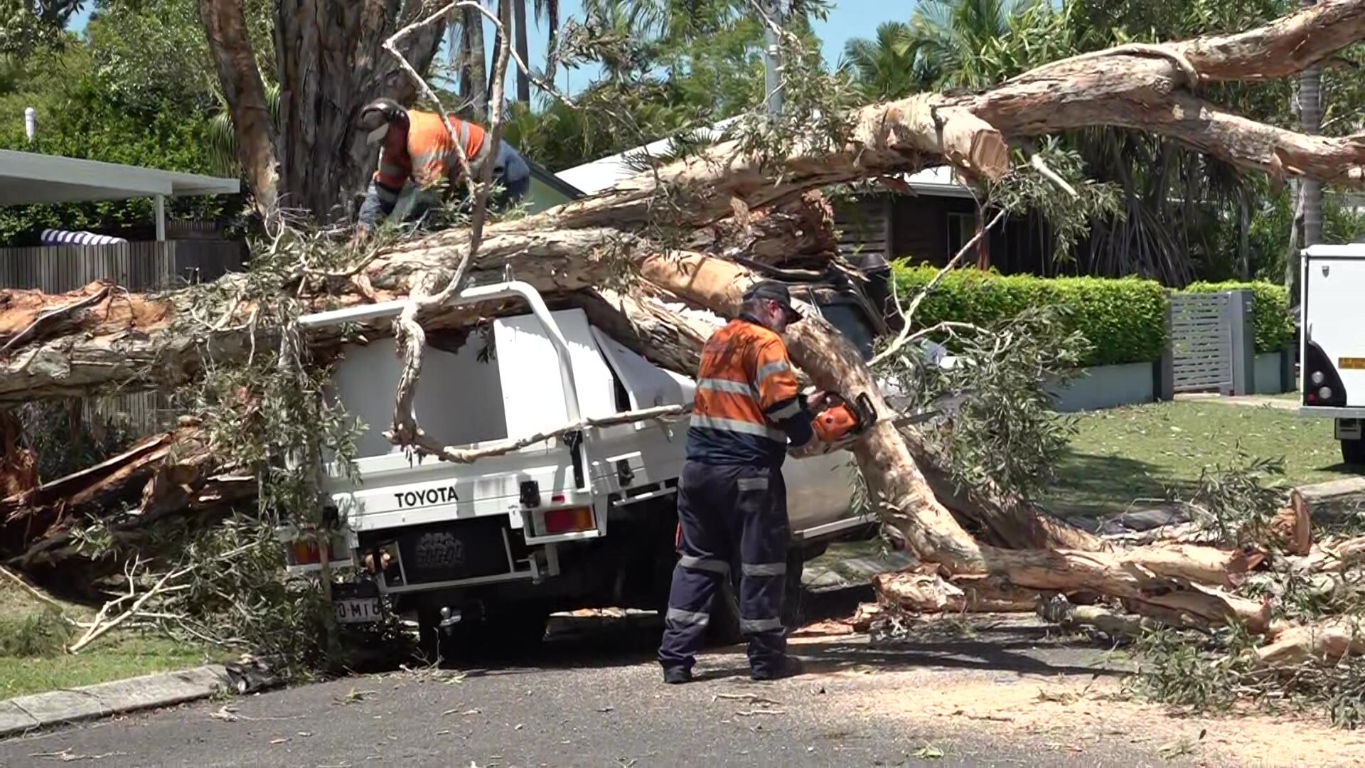 Thousands to endure heatwave without power, as Sunshine Coast towns hit ...
