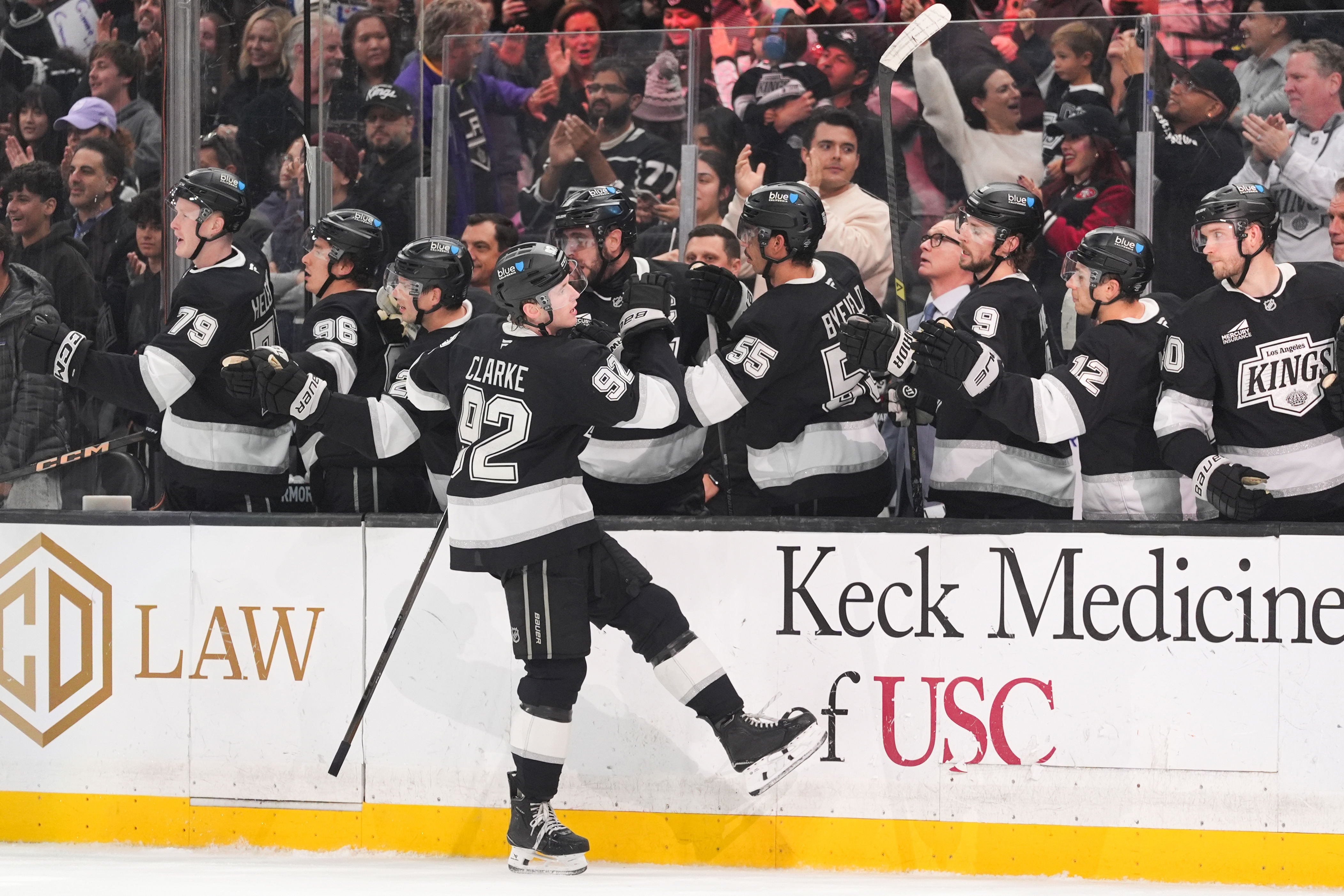 Clarke's power-play goal ends Kings' 3-game losing streak