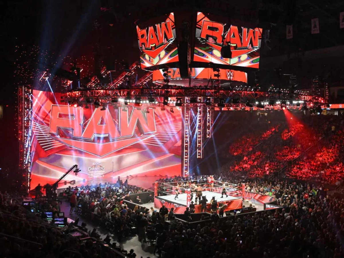 Top WWE Raw star suffers injury during match