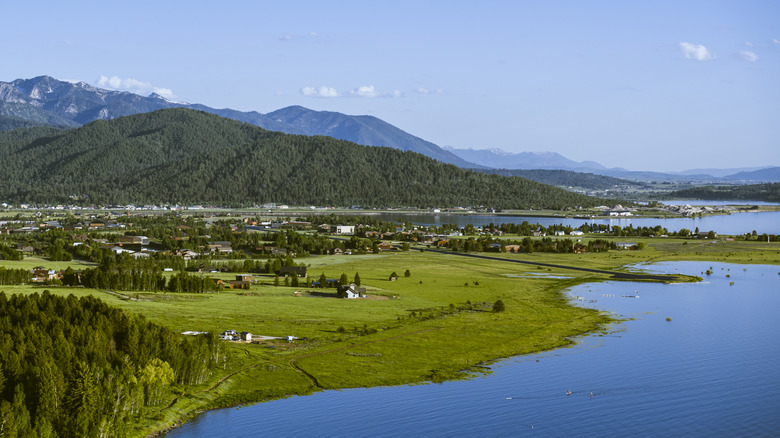 Wyoming's Underrated Mountain Town Near Grand Teton Has Recreation And ...