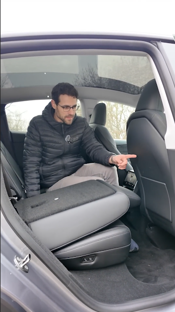 Model Y Juniper में नई आसान रियर सीट फोल्डिंग