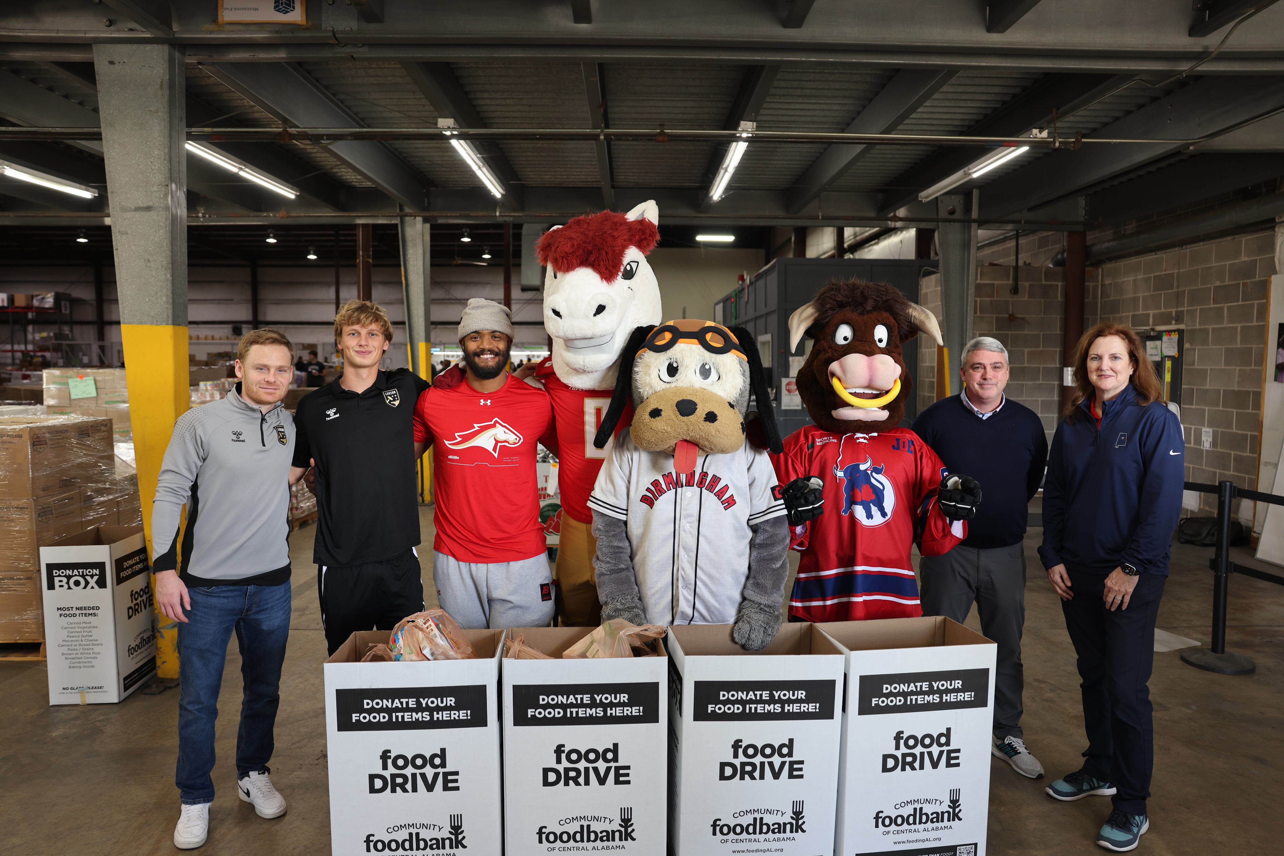 ‘BHM 5′ Food Drive collects food items to combat hunger in Birmingham